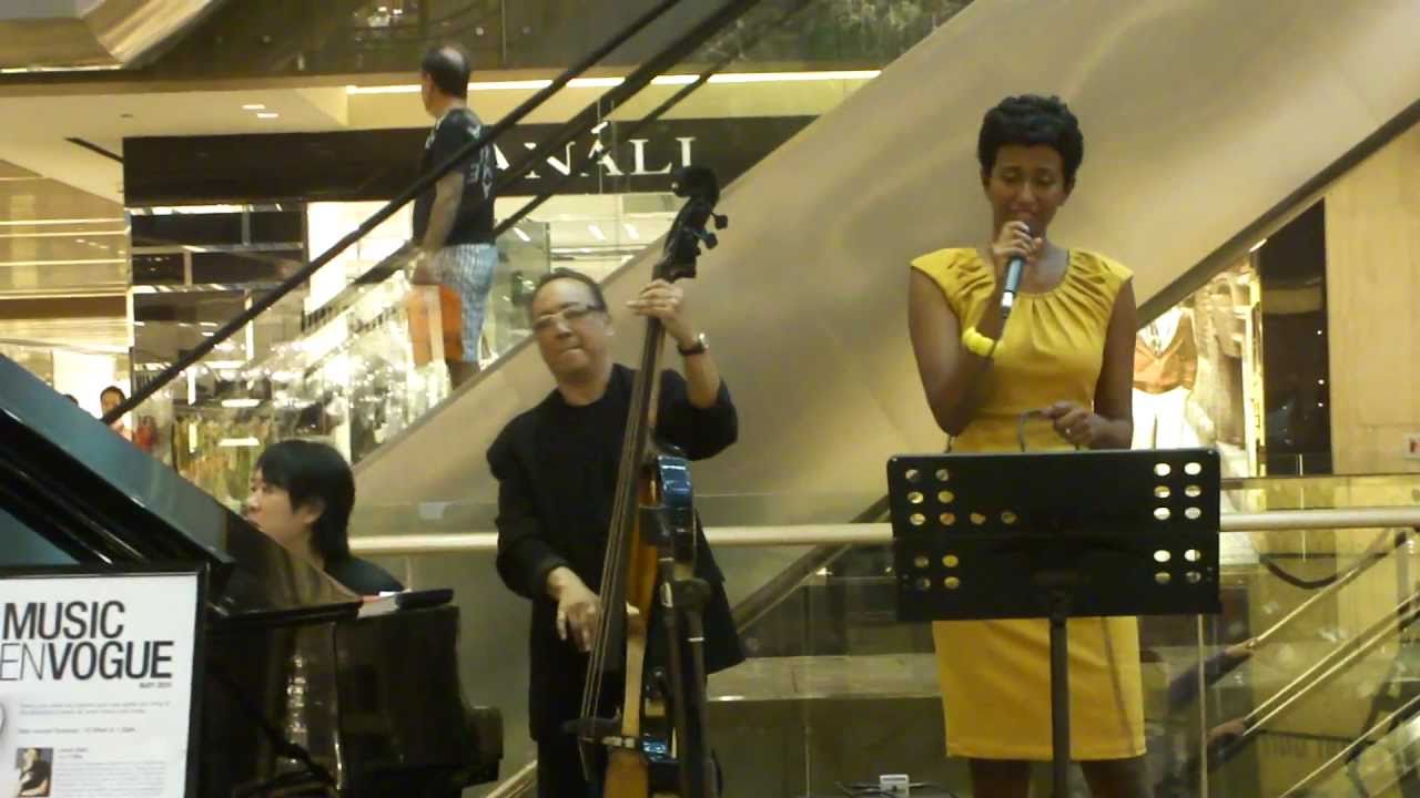 Loving You by Carol Gomez @ Paragon Music En Vogue 18 May 11 - YouTube