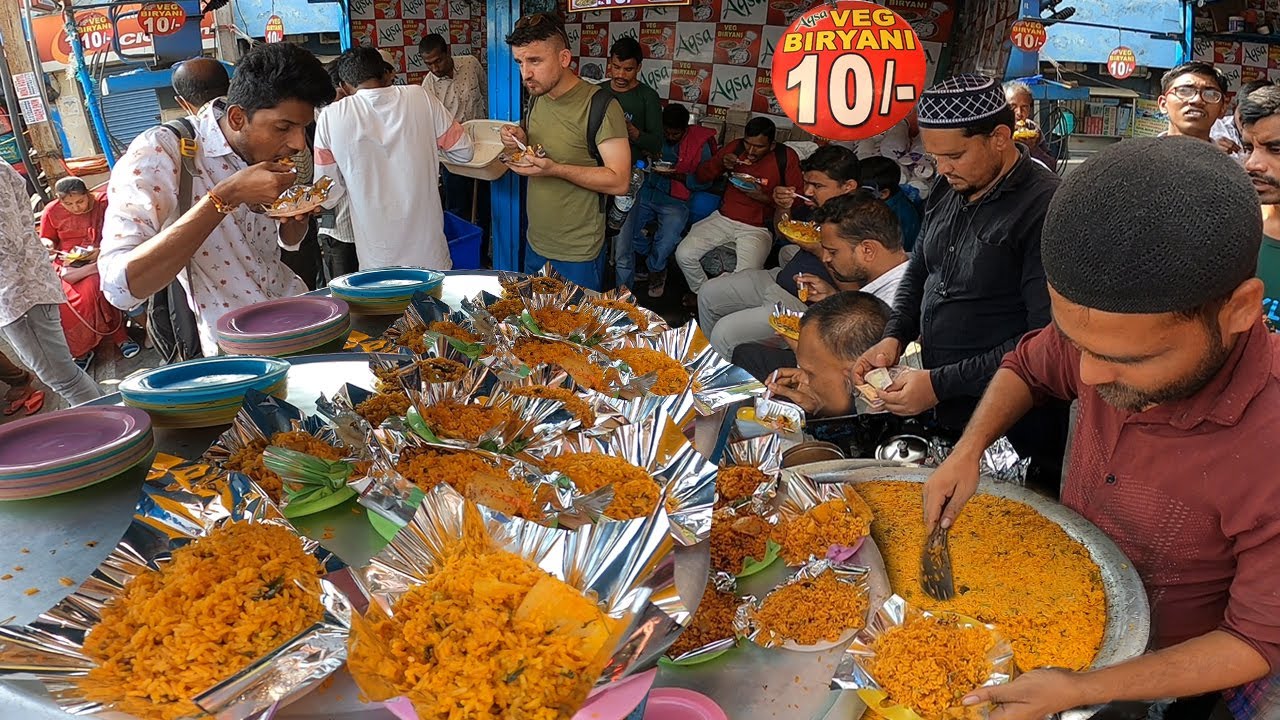 Crowd Going Crazy For 10 Rupees Best and Cheapest Veg Biryani ...