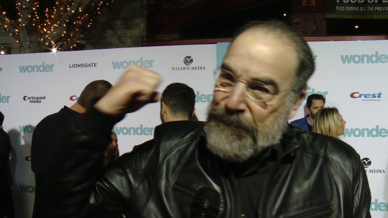 Wonder Premiere Mandy Patinkin (Mr Tushman) Interview - YouTube