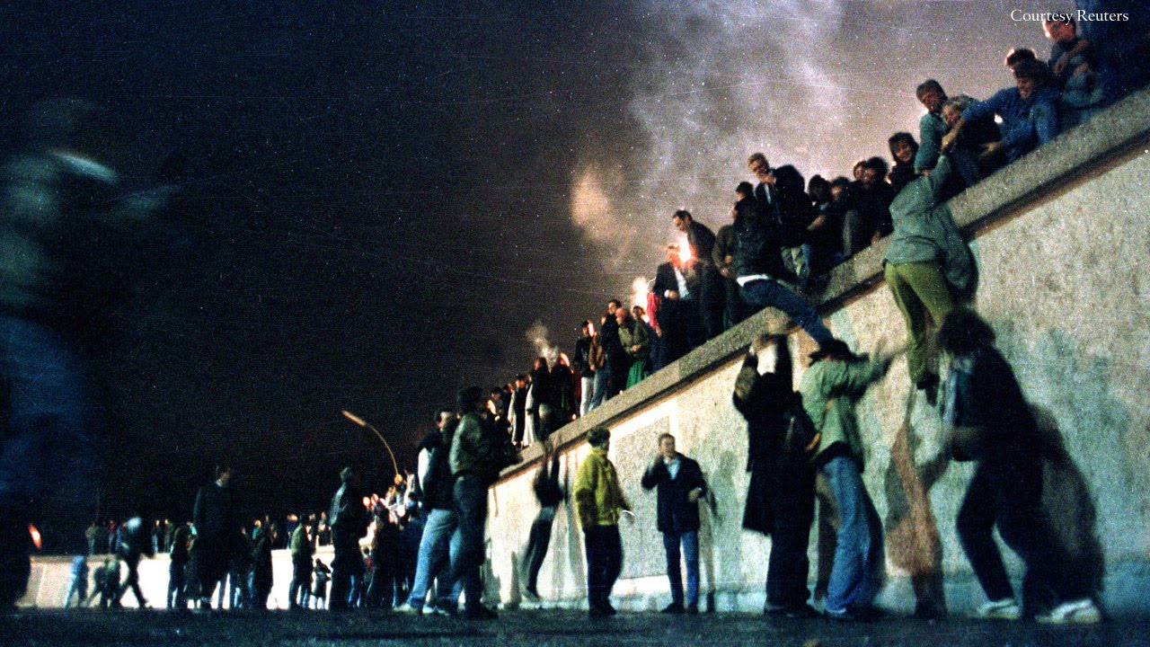 The Fall of the Berlin Wall: the Cold War’s Last Days - YouTube