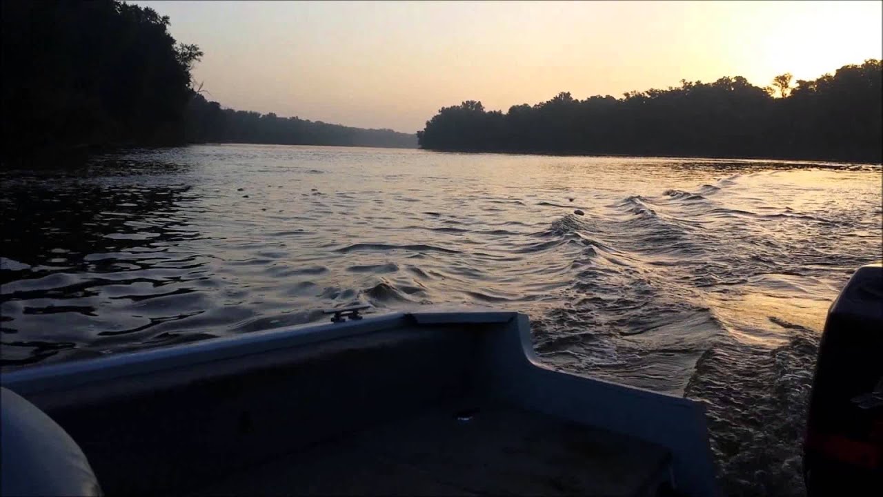 Gar, Catfish, Jumping Carp, Mississippi River Fishing - YouTube