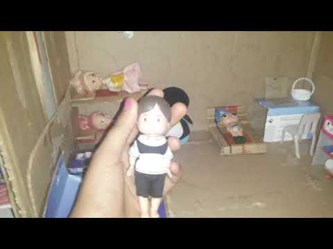 Mostrando minha casinha de boneca feita de papelão!