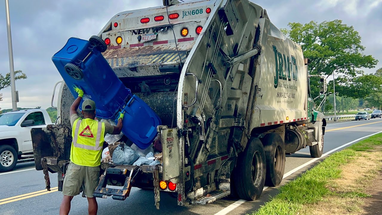Fast JRM Crew Dumping Trash Carts - YouTube