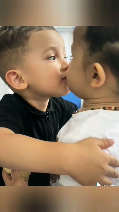 Cute Baby Kissing Viral Vidio#viralshorts #shorts#cutebaby - YouTube