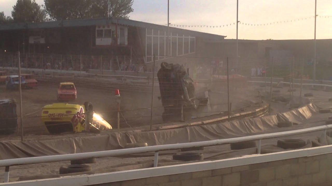 Robin Reliant crash at Mildenhall stadium - YouTube