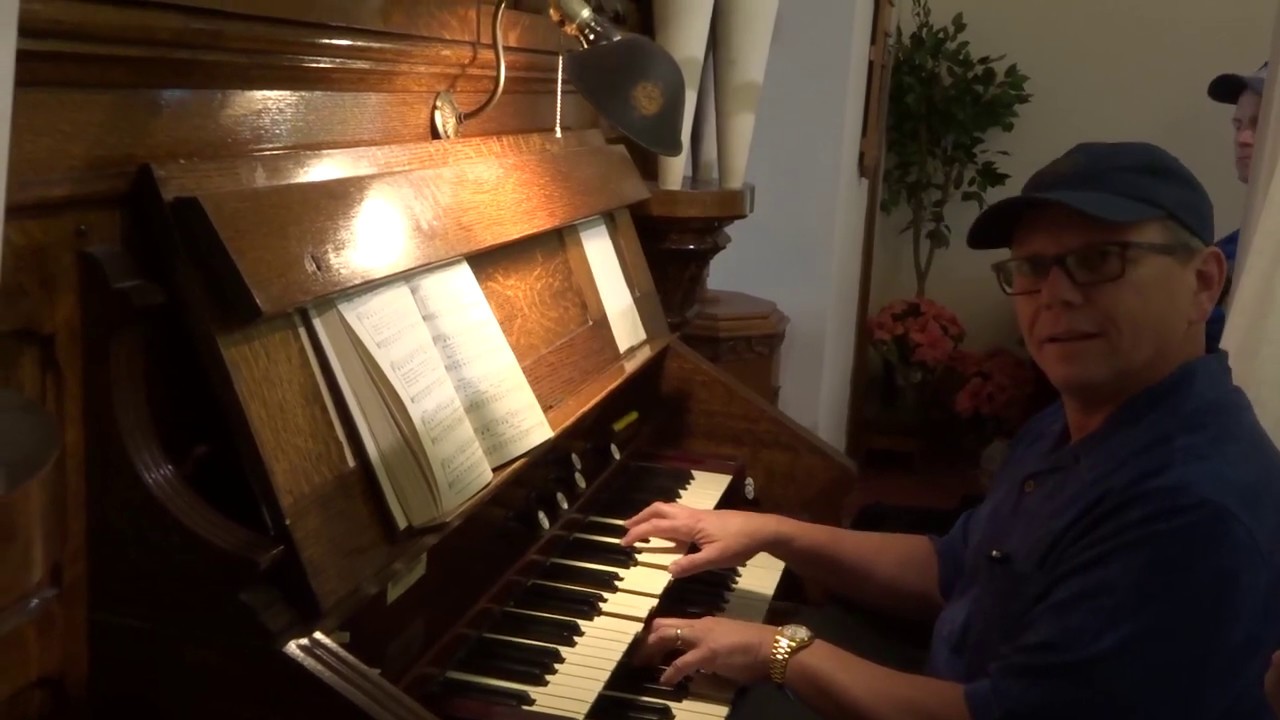Gerald Wolfe performs on 1910 Hinners pipe organ - YouTube