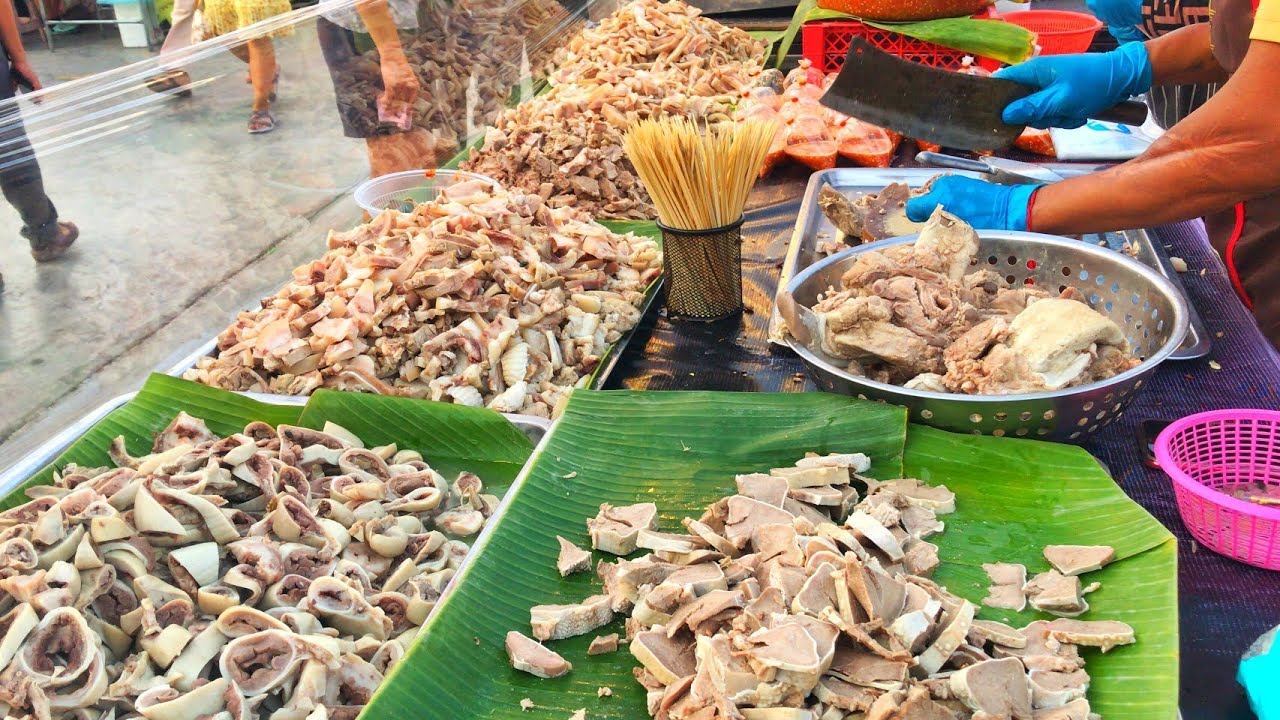 BOILED PIG’S HEAD WITH A DELICIOUS DIP l BOILED PORK l Net It go - YouTube