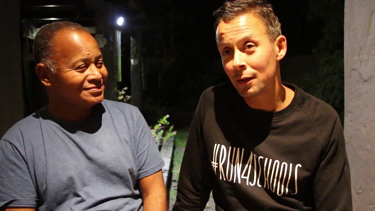 Run4Schools - Korte versie Leslie & Andy - YouTube