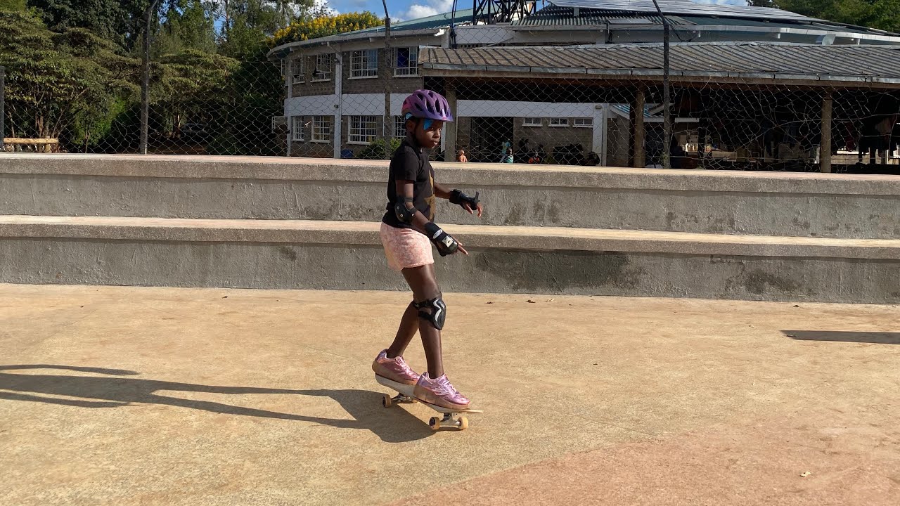 TEACHING THE BASICS OF SKATEBOARDING 🛹 - YouTube