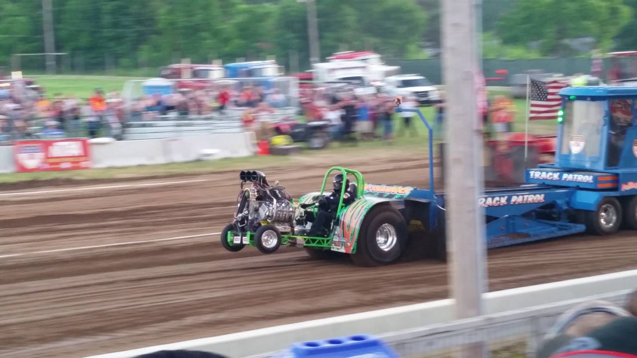Shakin Shamrock mini NTPA Tractor Pulling Ellsworth 2016 Showdown in ...