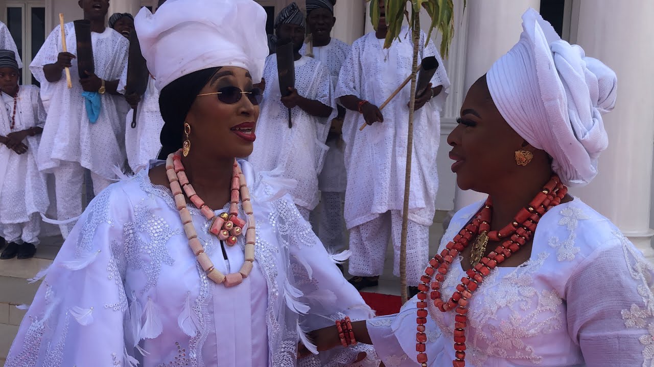 Queen Dr Temitope, Queen Aderonke exceptional dress, walk gallantly ...