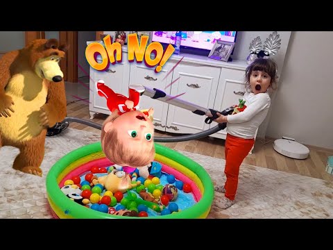 Defne ile oyun vakti,Maşa ile koca ayı banyo yapmaktan kaçıyor