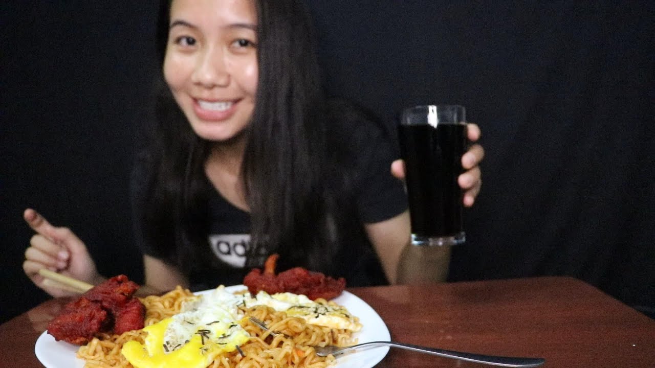 Spicy noodle mukbang. - YouTube