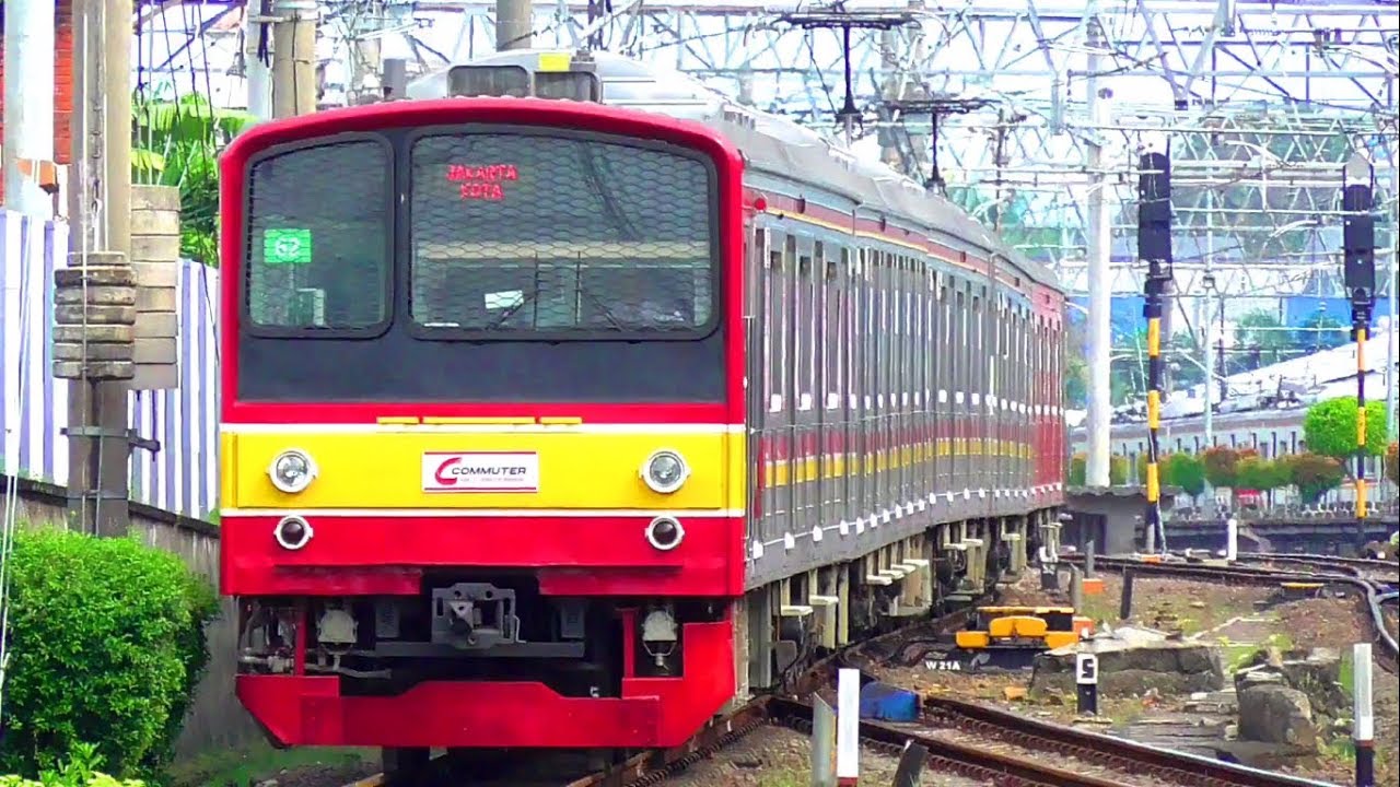 KRL JR 205 Berangkat Stasiun Bogor - Japan Railway 205 Series - YouTube