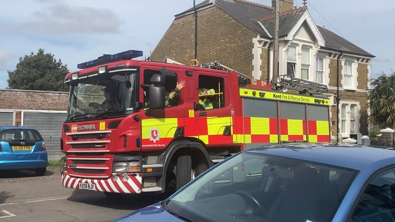 Kent Fire and Rescue Service Scania pump , Leaving the scene of an ...