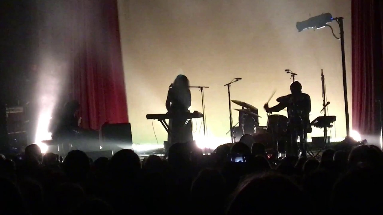 Beach House - Myth live 2017 - YouTube