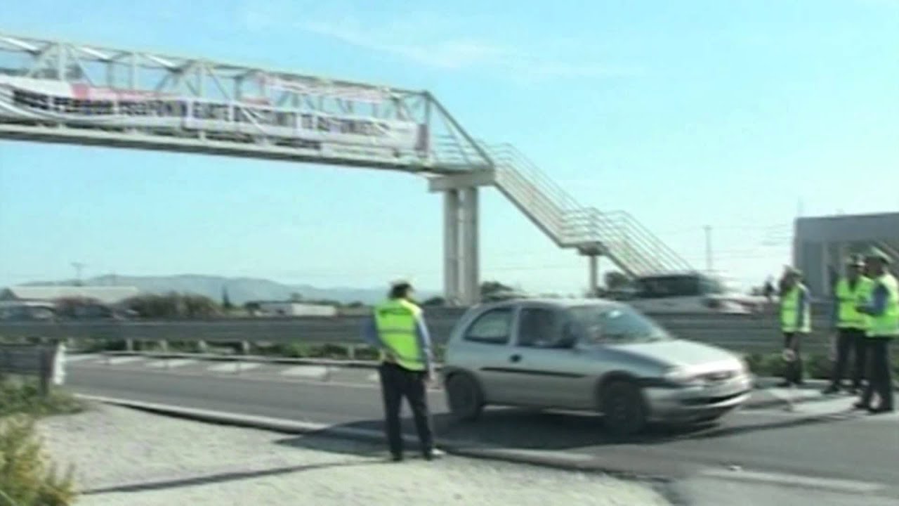 A1 Report - Sinjalistika rrugore në aksin Lushnje - Fier - YouTube