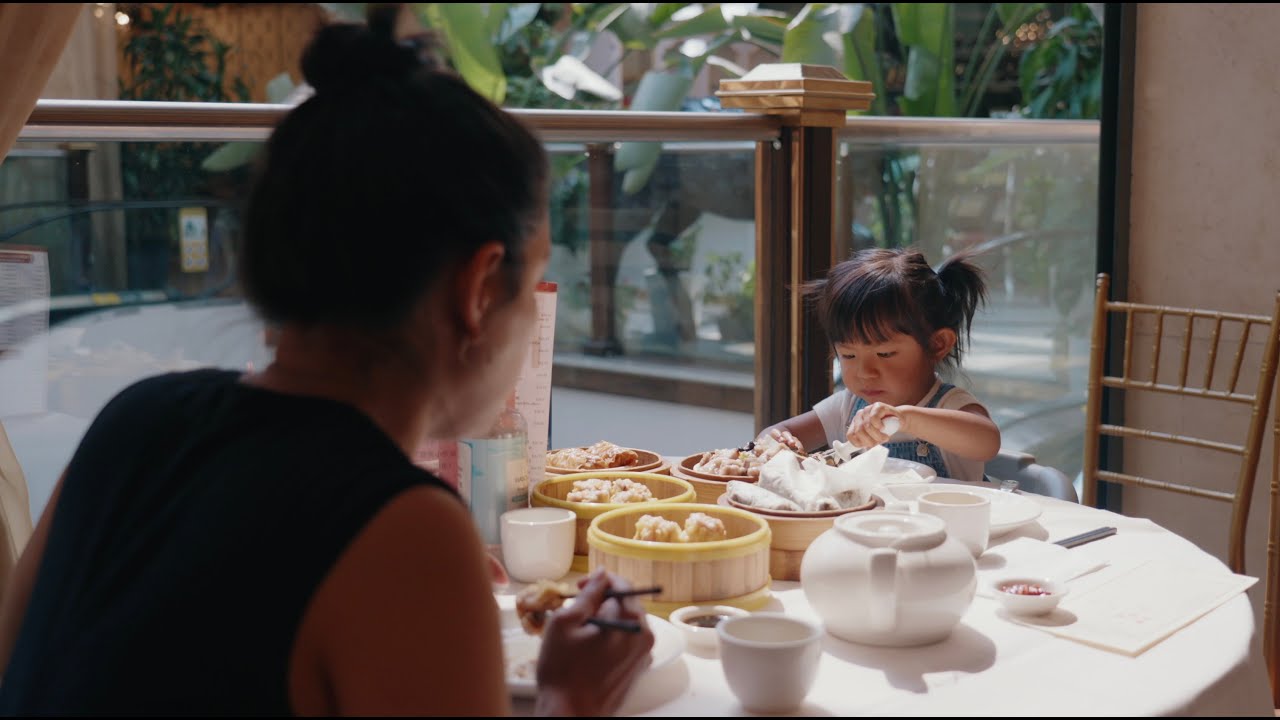 Dim Sum at Royal Queen Restaurant in Flushing - YouTube
