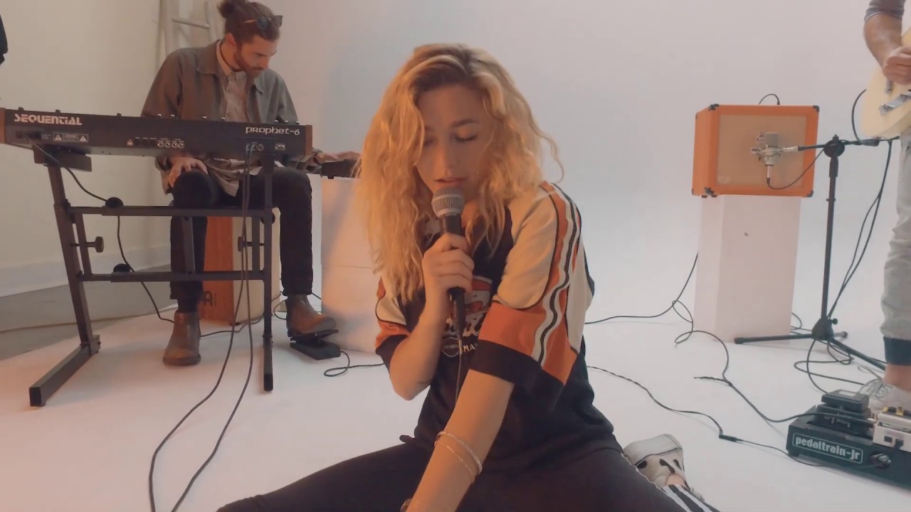 Fox Sinclair- Only Friday Live - YouTube