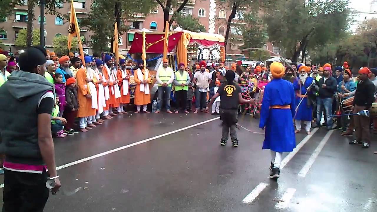 Barcelona 2013 india sikh - YouTube