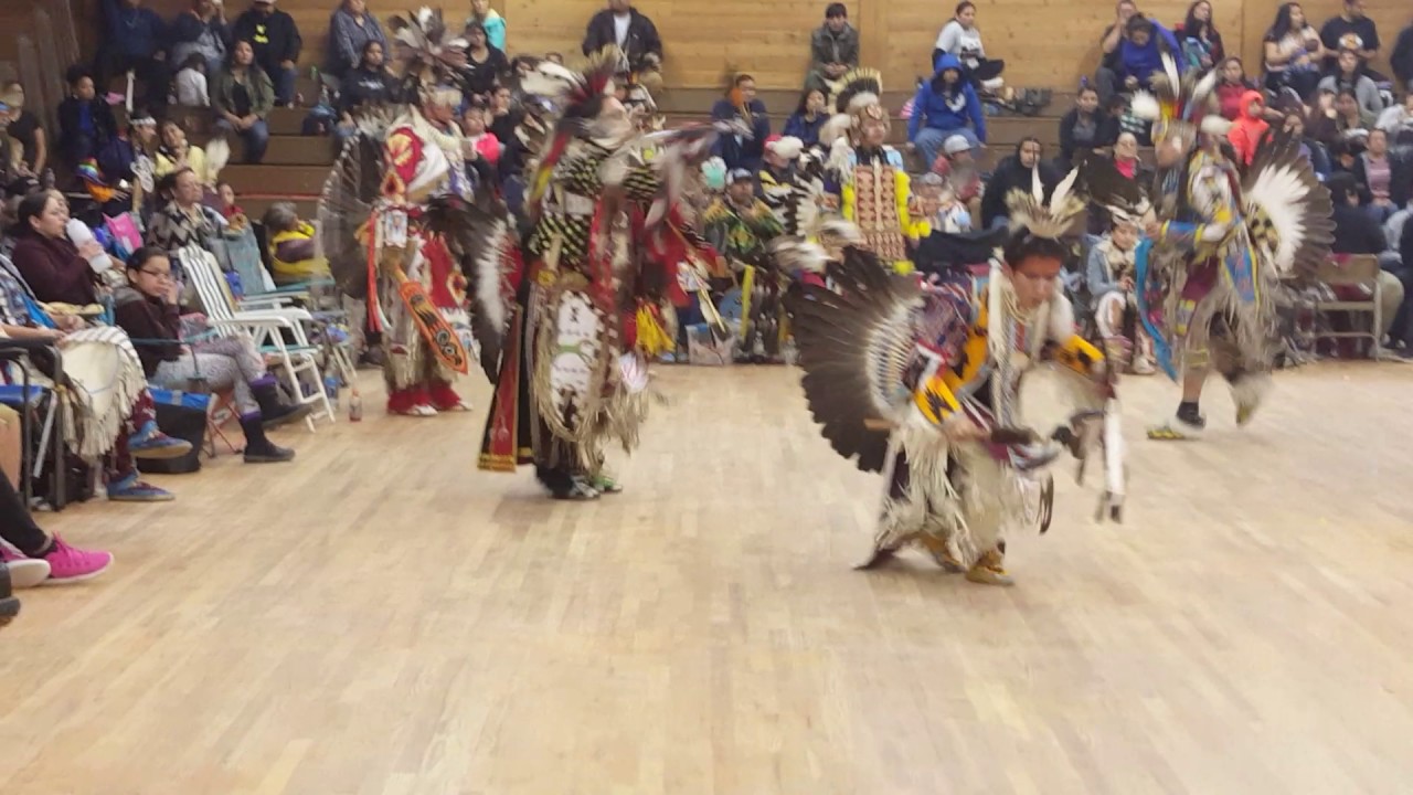 Mens Traditional finals group 2 Simnasho powwow 2017 - YouTube
