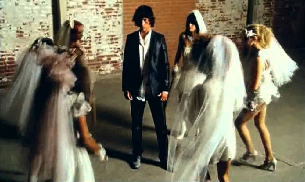Katy Perry - Hot N Cold [2008][SkidVid]_XviD.avi - YouTube