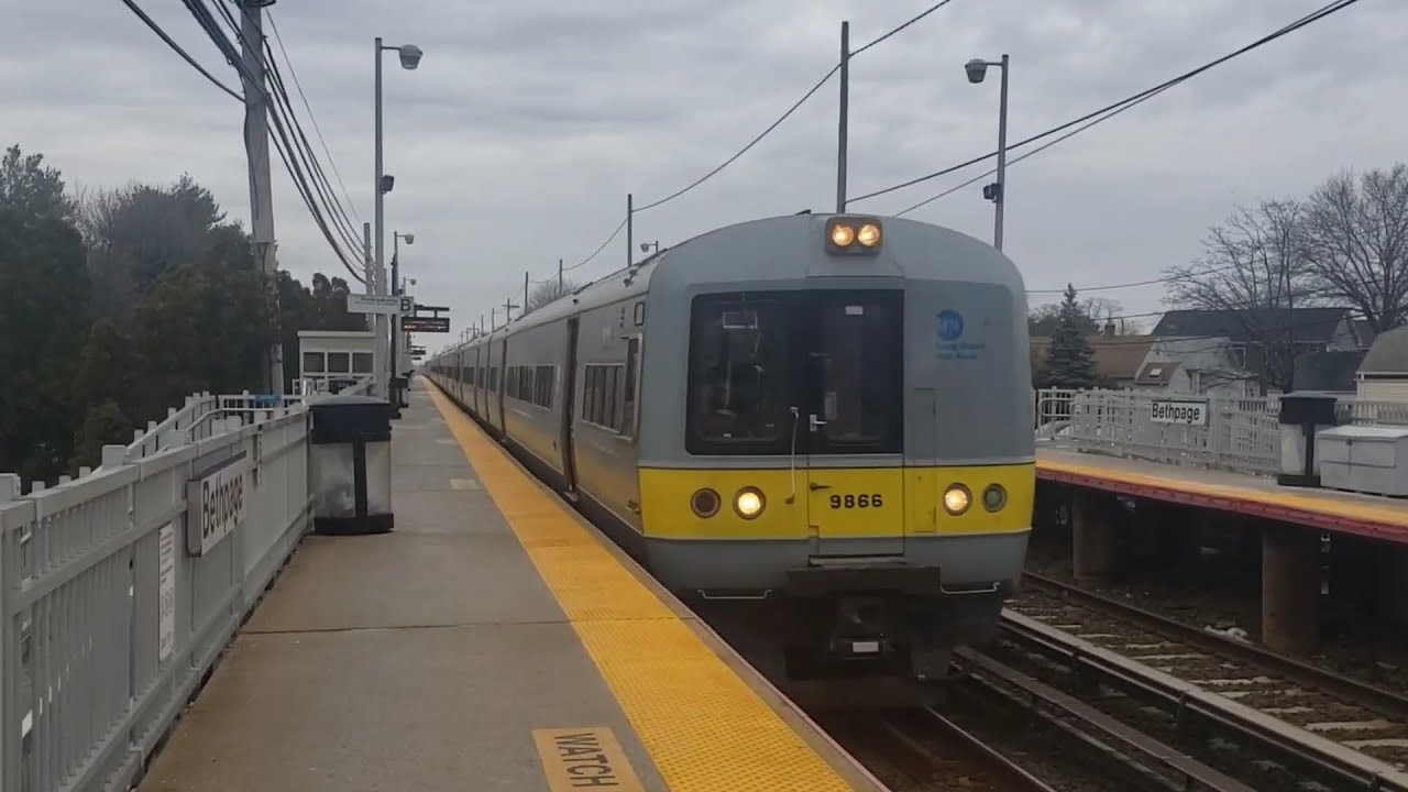 LIRR: Saturday morning At Bethpage Station Rush Hour Trains!!!! 1/18 ...