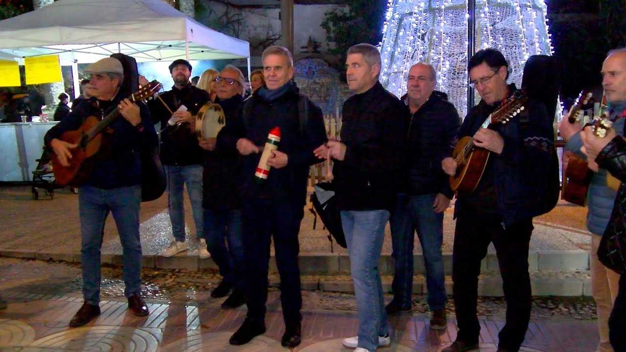 Actuación de la banda "El Mazapán" en la Feria de Navidad de la Avenida ...