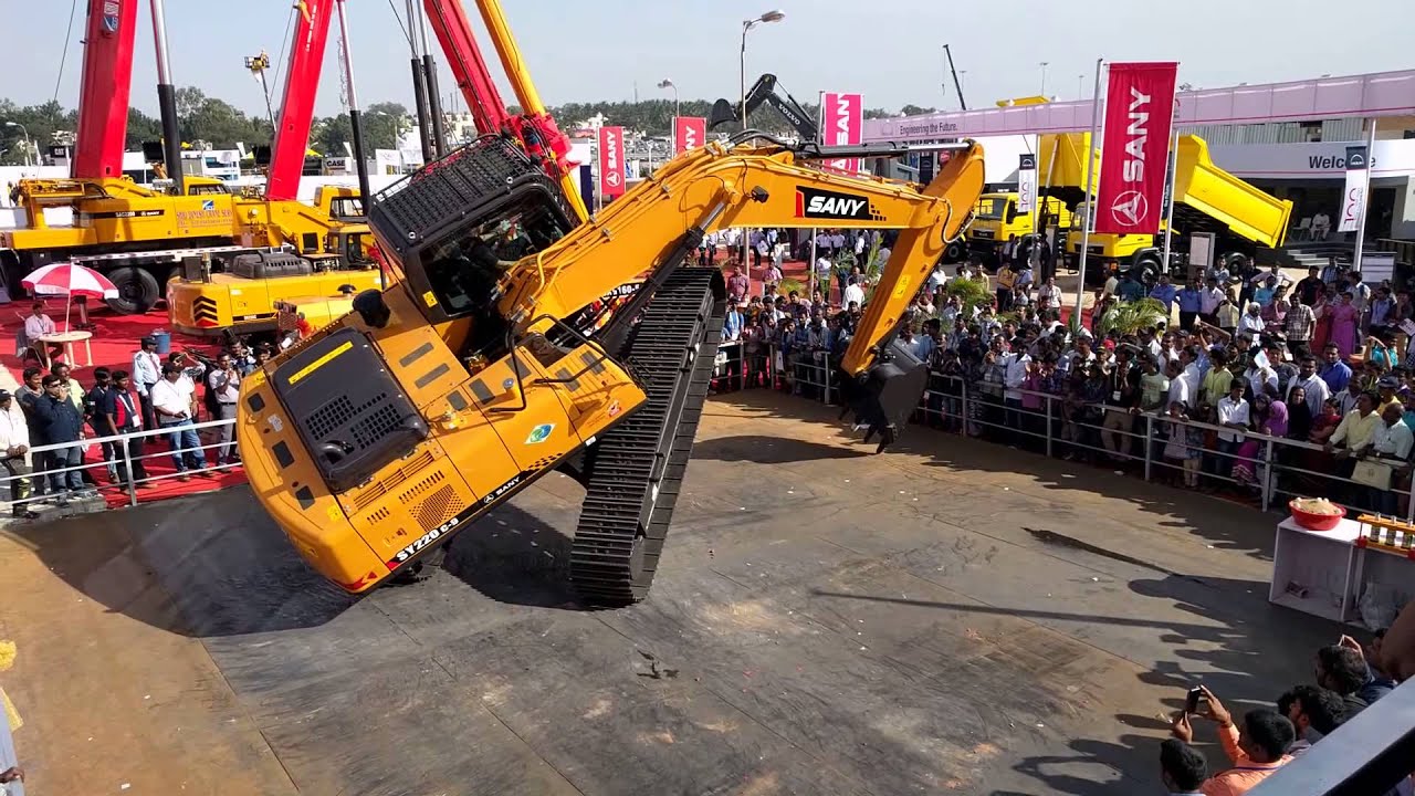 Extreme stunts performed by excavator at an auto show - YouTube