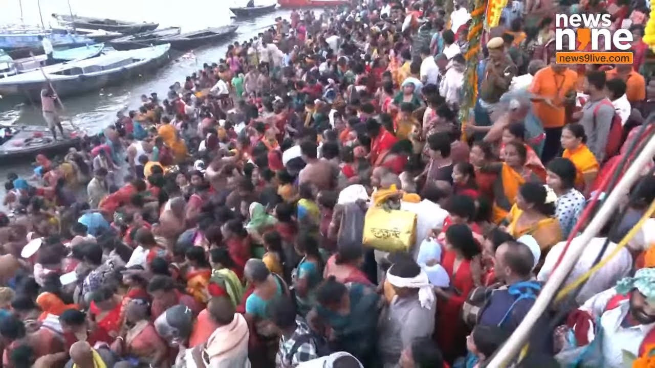 Kartik Purnima: A huge crowd of devotees arrive in Varanasi to take holy dip in the Ganga River ...