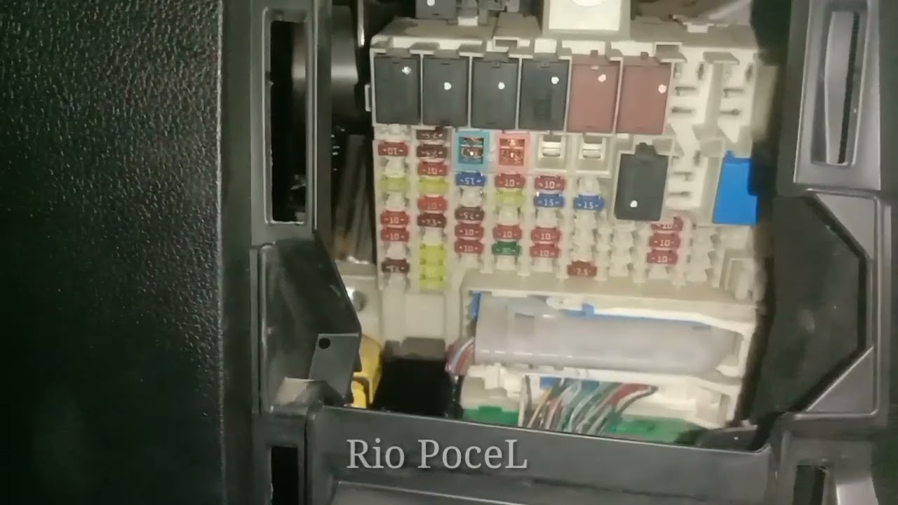 Letak sikring AC honda Brio Satya ,mobilo . AC tidak mau menyala ...