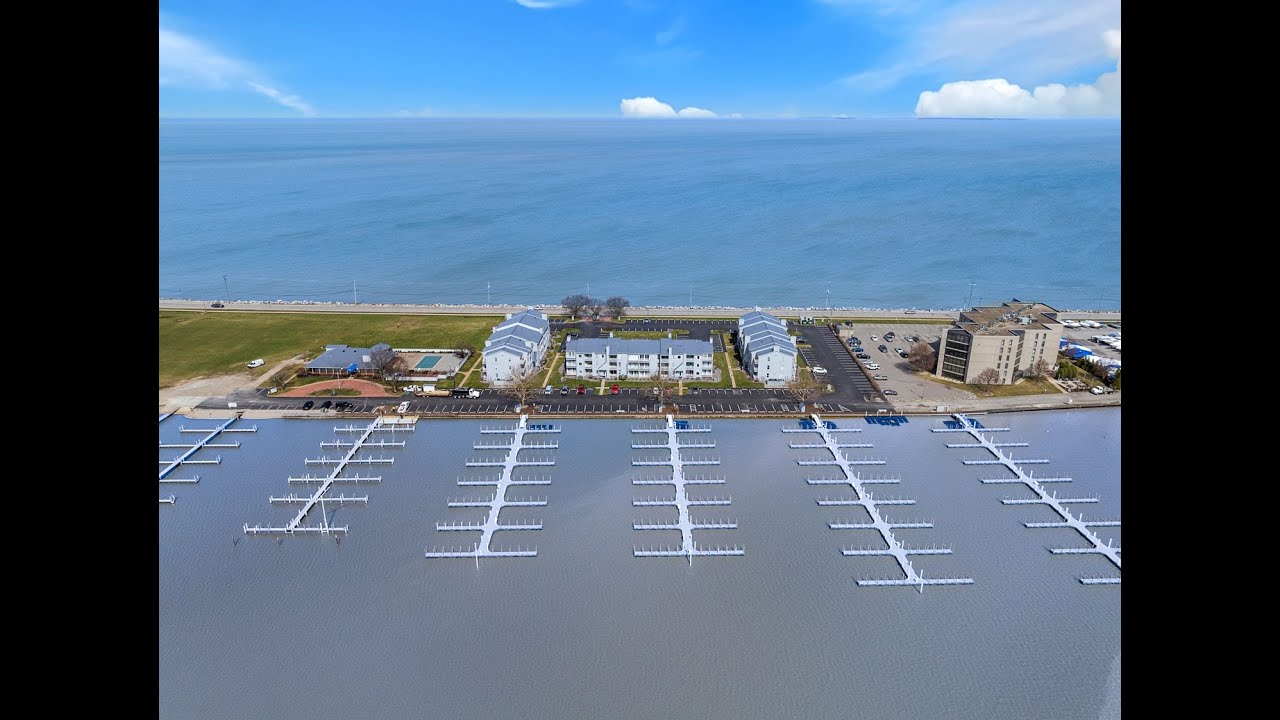 208 Clinton Reef in Port Clinton - YouTube