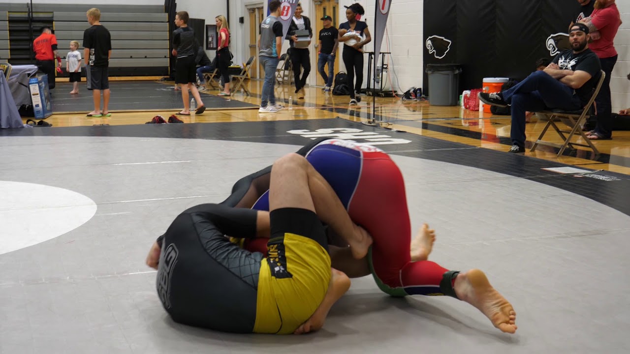 Colton Vaughn vs Andrew Cruz - YouTube