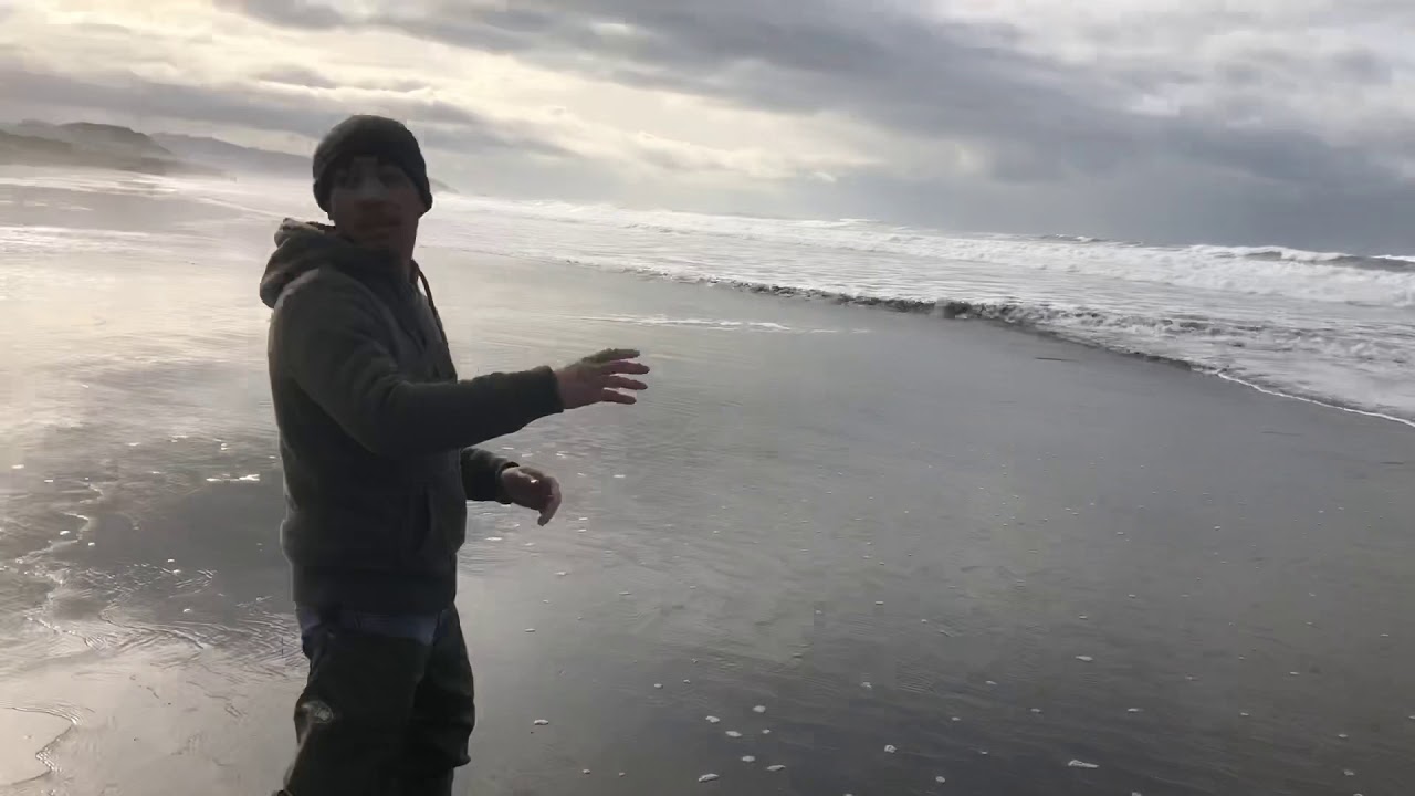 Crabbing Ocean Beach - YouTube