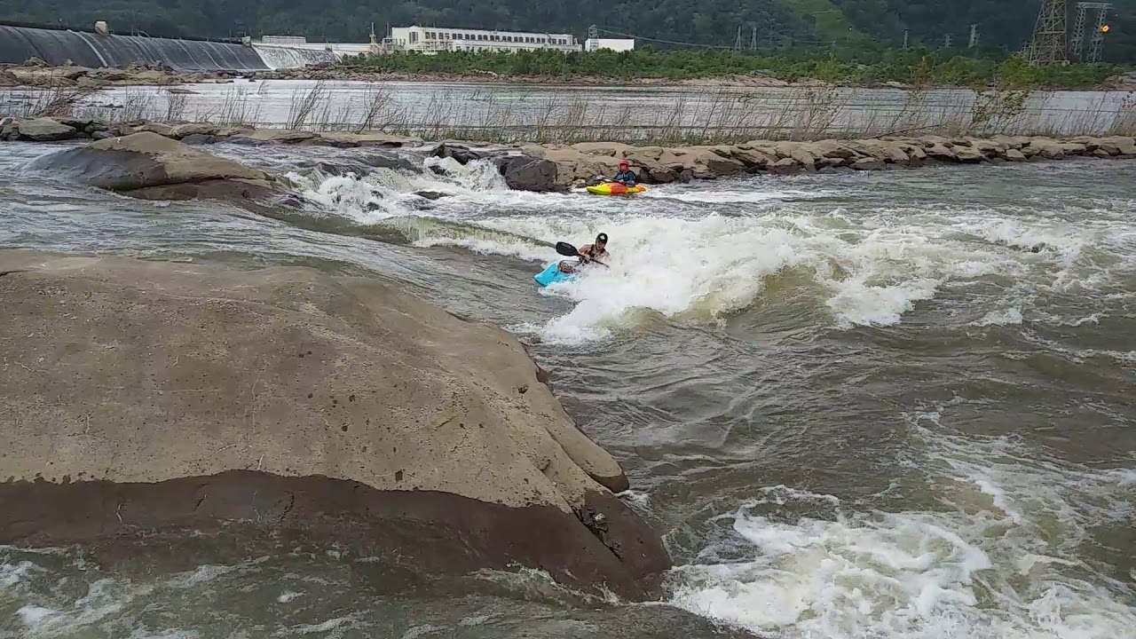 Holtwood Dam - Whitewater park, middle rapid - YouTube