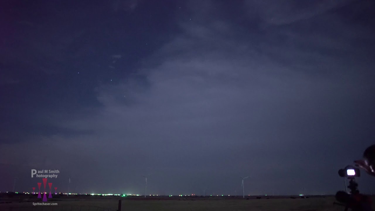 An August 2019 fireball above storms in Central Oklahoma - YouTube