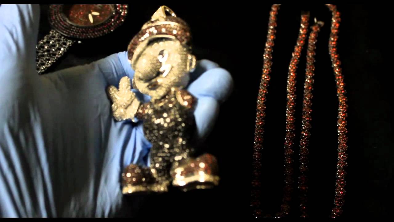 Super Mario Red & Black Diamonds Pendant and Chain - YouTube