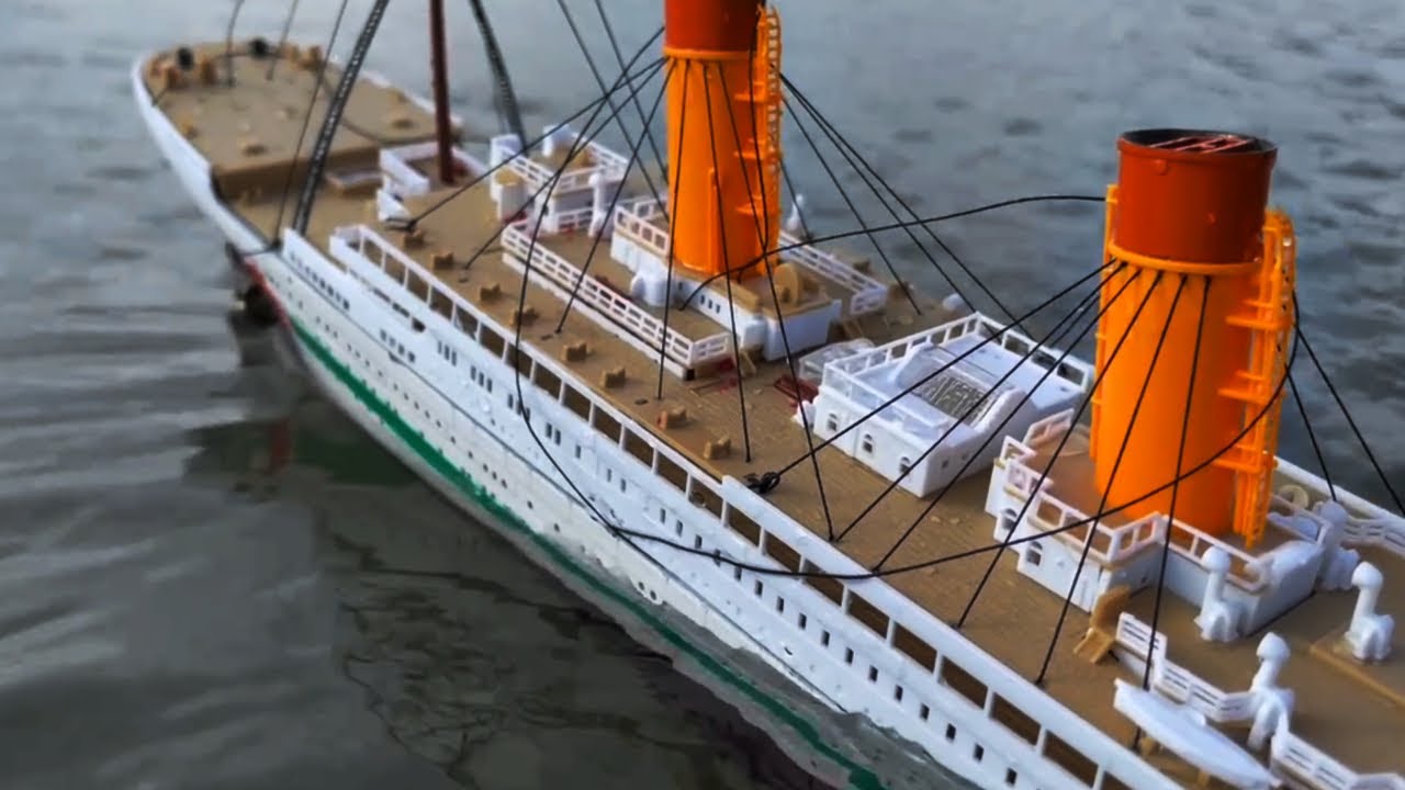 HMHS Britannic Model Sinking at the Lake ( It's the End ) - YouTube