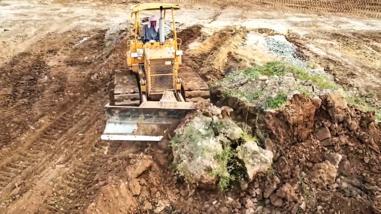 INCREDIBLE!! Skill operator dozer pushing clearing land to slope. - YouTube