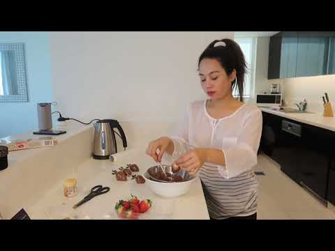 Strawberry chocolate coating By Kaye Torres #recipe #cooking