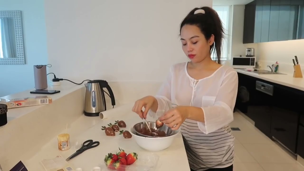 Strawberry chocolate coating By Kaye Torres #recipe #cooking - YouTube