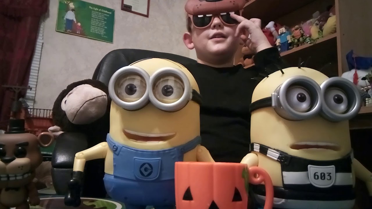 Garry Don reviews new and old minion talking toys! - YouTube