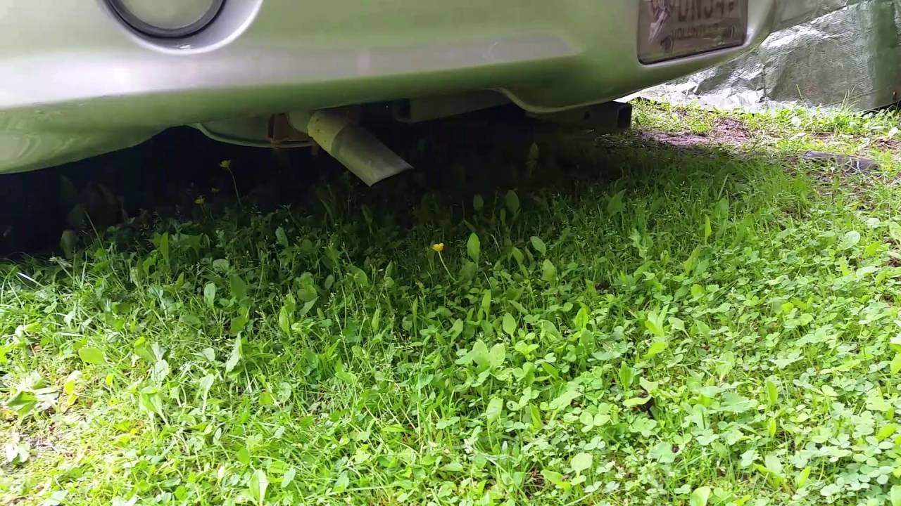 Car exaust revving - YouTube