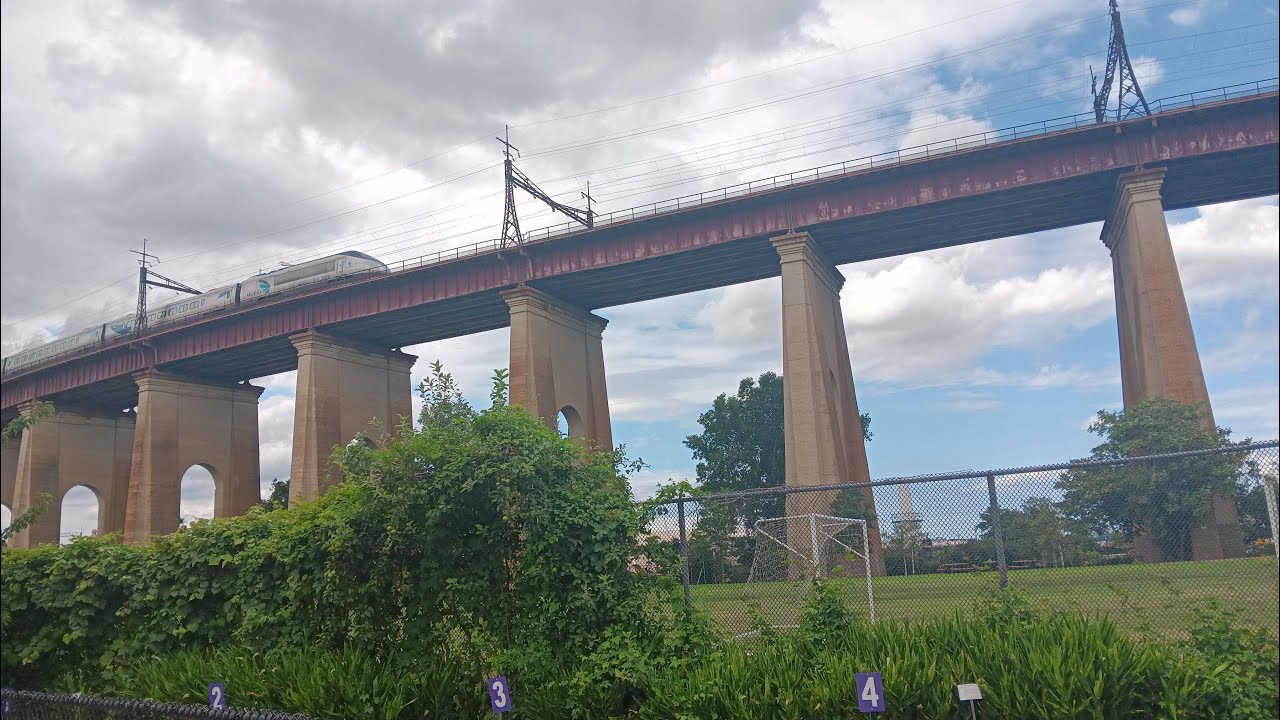 Amtrak Trains crossing the Hell Gate Bridge - YouTube