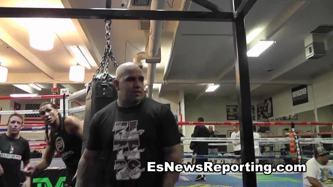 boxing star zach cooper chocked out by mma star king mo - YouTube