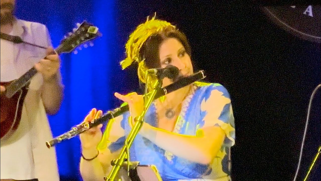 Steph Geremia at Monroe's 2 - YouTube