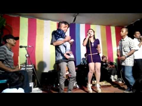 Fahry lagi Nyawer Biduan