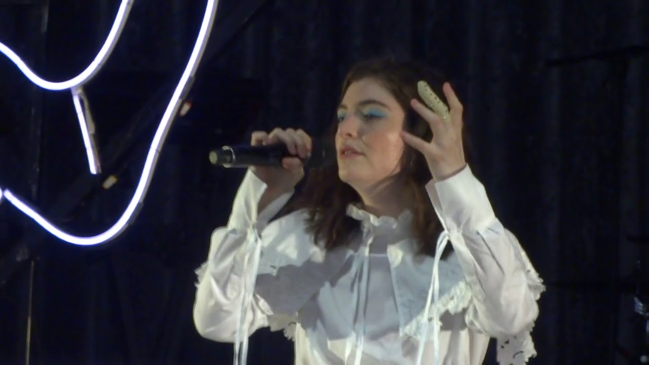 Lorde - Liability [live FULL HD] - YouTube