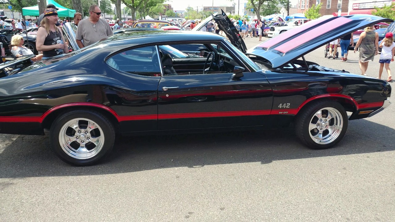 1972 BLACK OLDSMOBILE CUTLASS 442 W-30 455 ROCKET ENGINE - YouTube