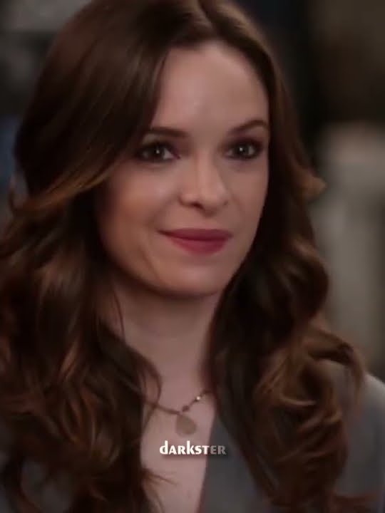 Caitlin Is Backshorts Cwflash Caitlinsnow Daniellepanabaker 7074